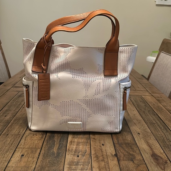 Fossil | Bags | Fossil White Leather Perforated Floral Pattern Tote Bag ...